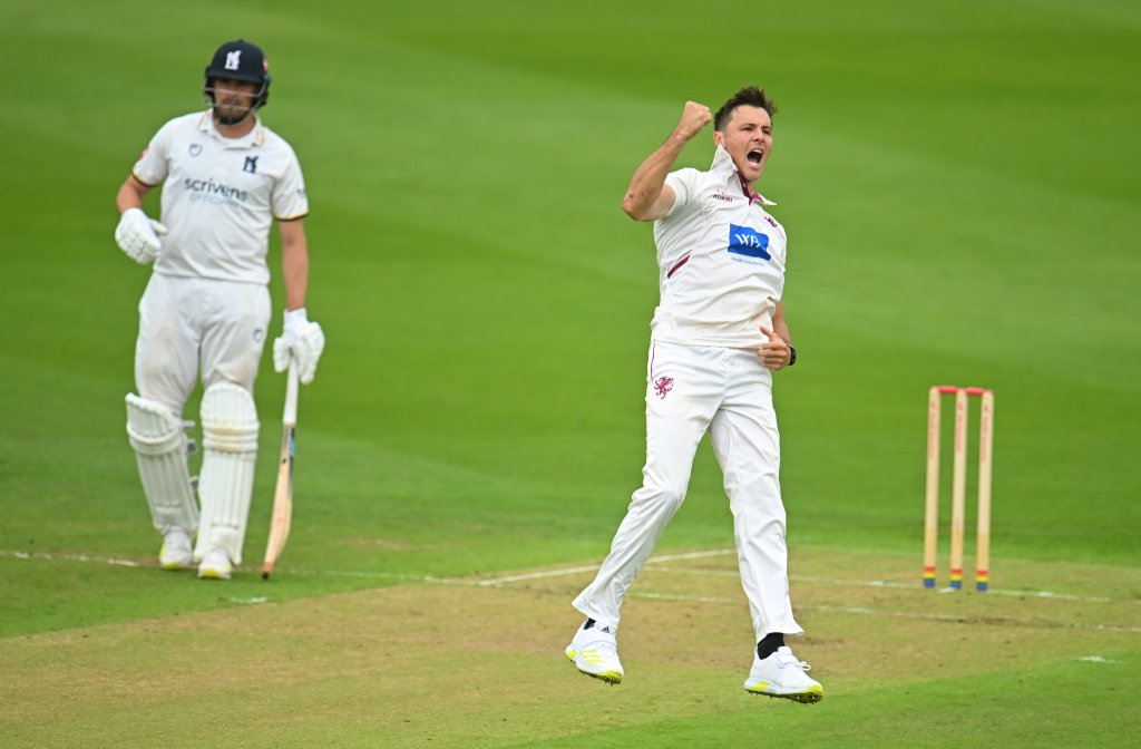 Four for Migael but Warwickshire battle back on day one - Somerset